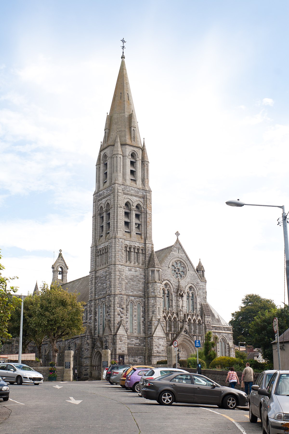 EIRE – NEW ROSS. Chiesa cattolica di Santa Maria e San Michele con ...